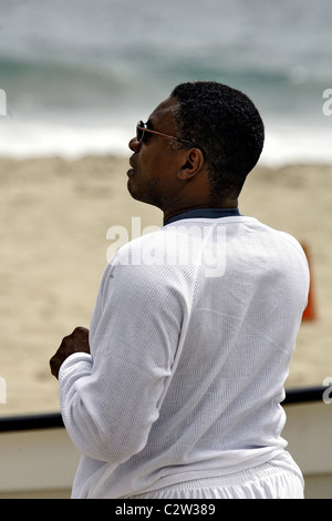 Actor Keith David has trouble finding a friend's party on Zuma beach in ...