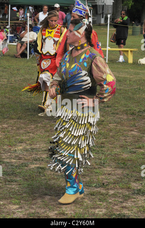 Native American Indian Squaw Woman Stock Photo: 103024999 - Alamy