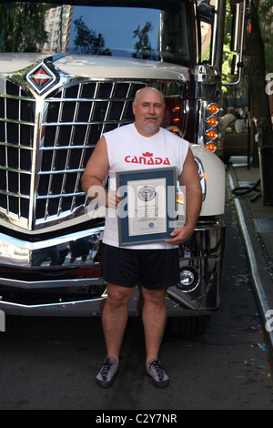 Kevin Fast Kevin Fast attempts to break the Guinness World Record for ...