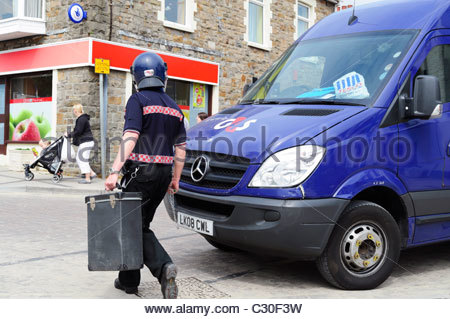 g4s security guard Group 4 Securicor security guard birmingham Stock ...