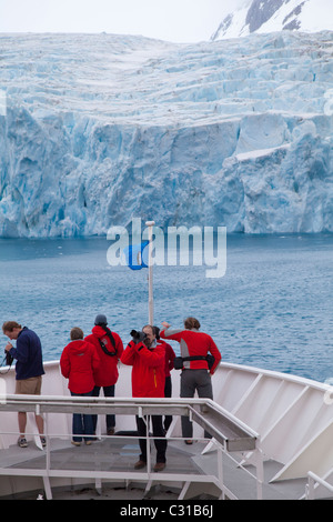 Expedition ship passengers brave katabatic winds whipping over the ...