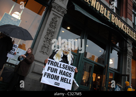 PETA stages a demonstration in front of Barnes & Noble where Mary Kate ...