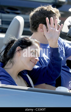 Sarah Silverman jokes around with paparazzi after having lunch with a ...
