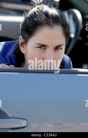 Sarah Silverman jokes around with paparazzi after having lunch with a ...
