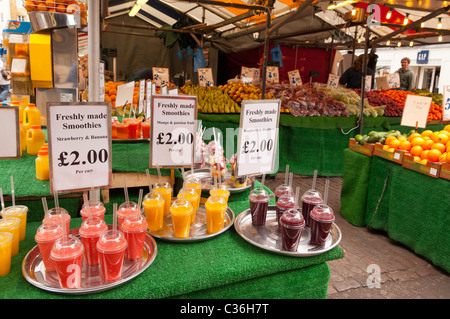 Fruit juice and smoothie stall in Cambridge Outdoor Market, Market ...