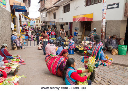 street vendors, Cuzco, Peru Stock Photo: 67133293 - Alamy