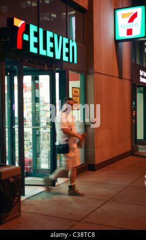Seven Eleven store at night in Funabashi, Tokyo Stock Photo - Alamy