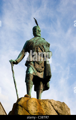 Donald Cameron of Lochiel statue in front of the Church of Scotland at ...