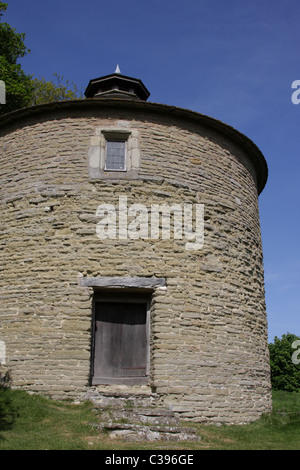 Shipton Hall, an Elizabethan manor house in the village of Shipton ...