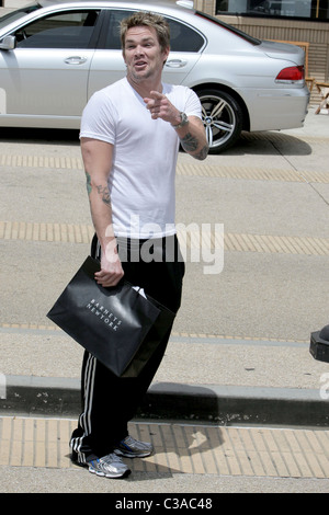 Mark McGrath Sugar Ray frontman leaving Barneys New York after shopping ...
