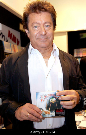 Jeff Wayne signs copies of the 30th anniversary edition of 'Jeff Wayne ...