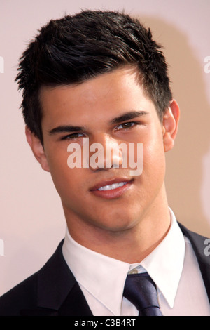 Taylor Lautner at the 2009 CFDA Fashion Awards at Alice Tully Hall ...