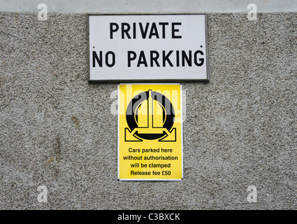 No parking sign - clamping in operation Stock Photo - Alamy