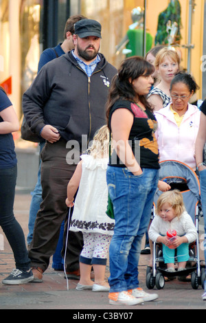 My Name is Earl' co-star Ethan Suplee and wife Brandy Lewis walking ...