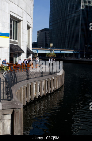 Middle Dock in Canary Wharf Stock Photo - Alamy