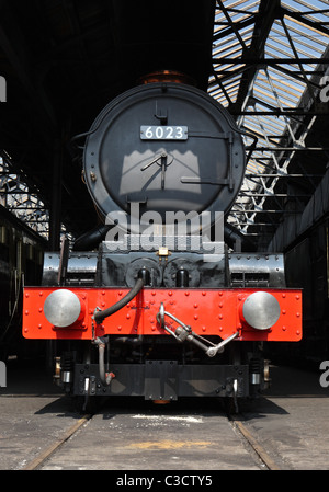Former GWR loco 6023 'King Edward II' preserved at the Didcot Railway ...