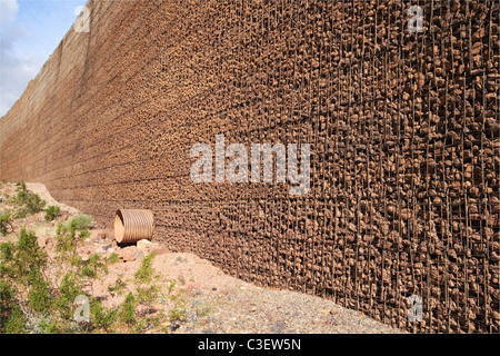 wire mesh gabion and loose rock retaining wall background Stock Photo ...