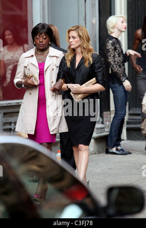 JULIA ROBERTS, VIOLA DAVIS, EAT PRAY LOVE, 2010 Stock Photo - Alamy