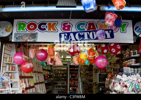 blackpool rock sweet shop Stock Photo - Alamy