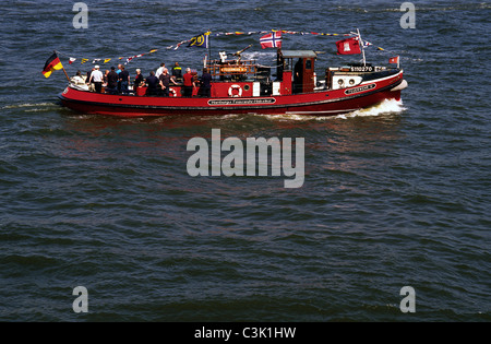 Hamburg, Elbe, Hamburger Hafen , Feuerwehr Schiff - 31.12.2025 Hamburg ...