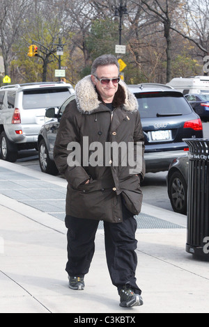 Old Dogs' star Robin Williams out and about in Manhattan's Upper West ...