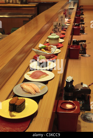 Conveyor belt sushi Stock Photo - Alamy