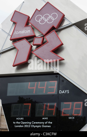 The official Olympic Countdown Clock in Trafalgar Square, London Stock ...