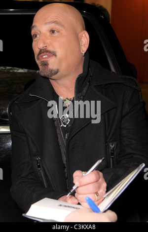 Howie Mandel signing autographs outside ABC studios after appearing on ...