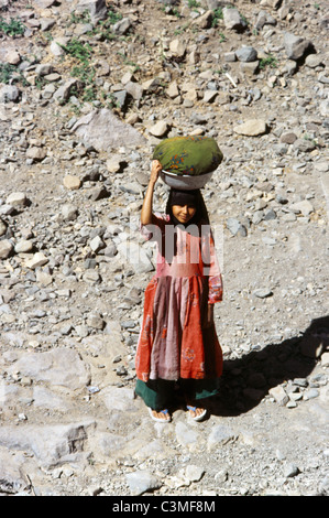 Portrait of a Yemeni in traditional dress in Hadramaut, Yemen Stock ...
