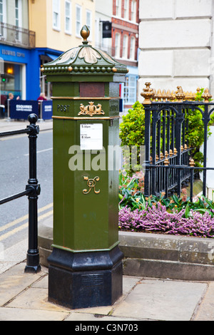 Green Royal Mail Post Box A red royal mail post box in the Republican ...