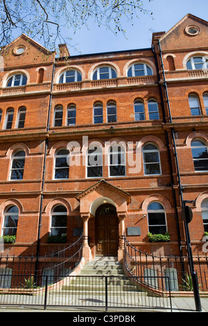 Typical luxury Victorian London house in the residential district of ...