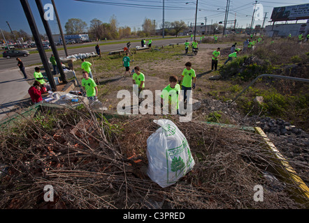 Volunteers Clean Up Detroit's Eight-Mile Road Stock Photo - Alamy