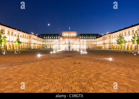 mannheim baroque castle at night Stock Photo - Alamy