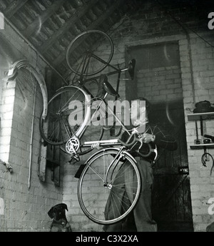 REG HARRIS (1920-1992) Champion English track racing cyclist at his ...