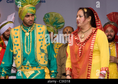 Sikh Indian dancers in traditional dress costume Stock Photo - Alamy