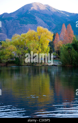 Kinrin lake in autumn at Yufuin, Japan Stock Photo - Alamy