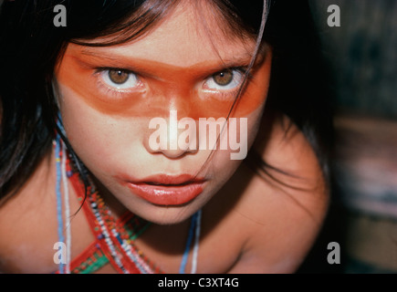 A Matses Mayorunas woman, Amazonian Peru Stock Photo - Alamy