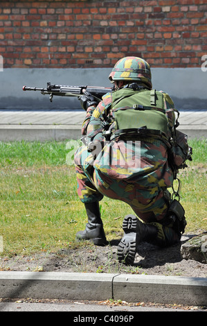 Belgian army weapon - FN assault rifle SCAR | Fusil d'assaut de l'armée ...