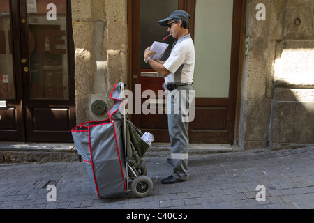 Mailman delivering mail Stock Photo - Alamy