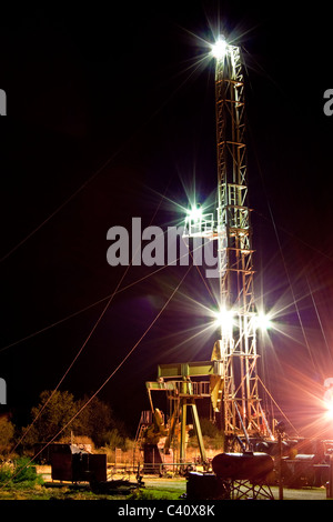 oilfield derrick at night Stock Photo - Alamy