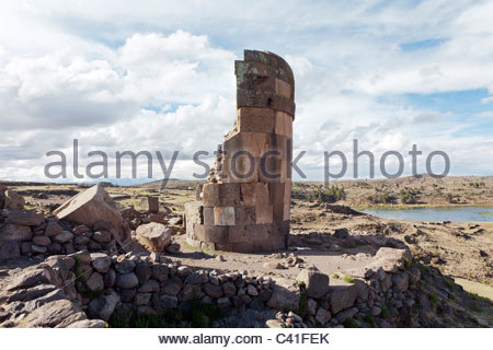 Peru, Puno, Sillustani. Inca burial chamber (chullpa Stock Photo - Alamy