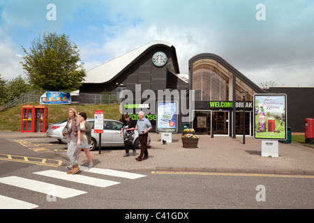 Membury Services on the M4 motorway in Berkshire, England Stock Photo ...