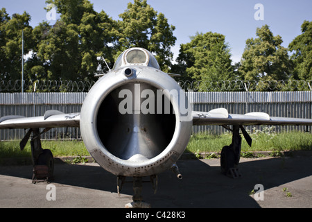 Modern fighter jet airplane on the ground side view F-16 Stock Photo ...