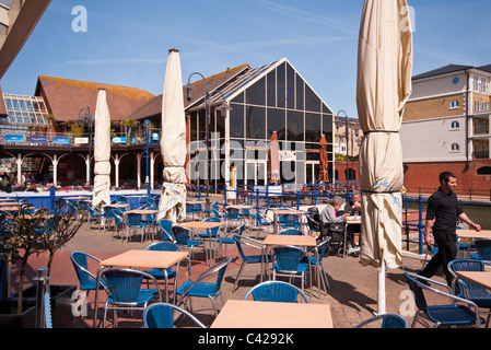 Tables and chairs at open air cafe at square in in Samarkand Eternal ...