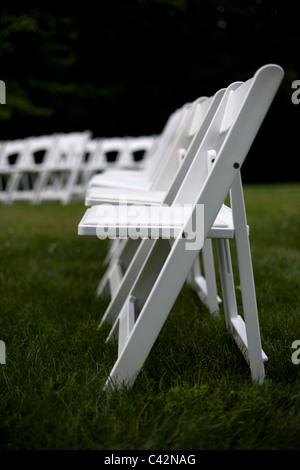 Empty white chairs before wedding ceremony Stock Photo - Alamy