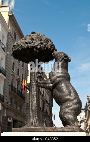Statue of the bear and the Madrono Tree, heraldic symbol of Madrid in ...