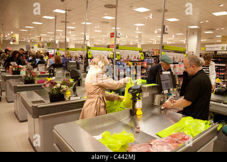 People paying for food at the checkout, Marks and Spencer store, M&S ...