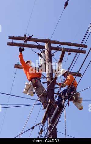 electric utility lineman Stock Photo - Alamy