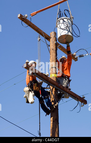 electric utility lineman Stock Photo - Alamy