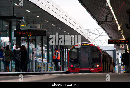Underground train, Stratford underground station, Central Line, Tube ...